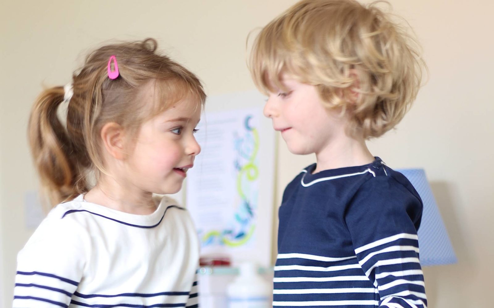 Ce e mai greu să crești? Fetiță sau băiețel?